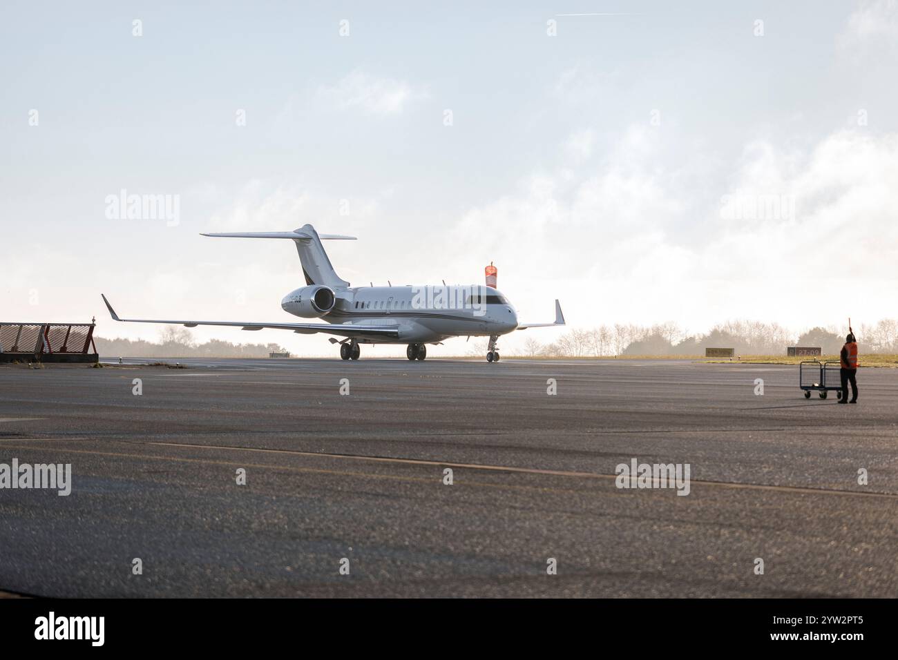 Netjets bombardier global 6000 hi-res stock photography and images - Alamy