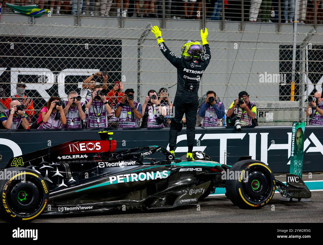 HAMILTON Lewis (gbr), Mercedes AMG F1 Team W15, portrait mercedes farewell during the Formula 1 ...