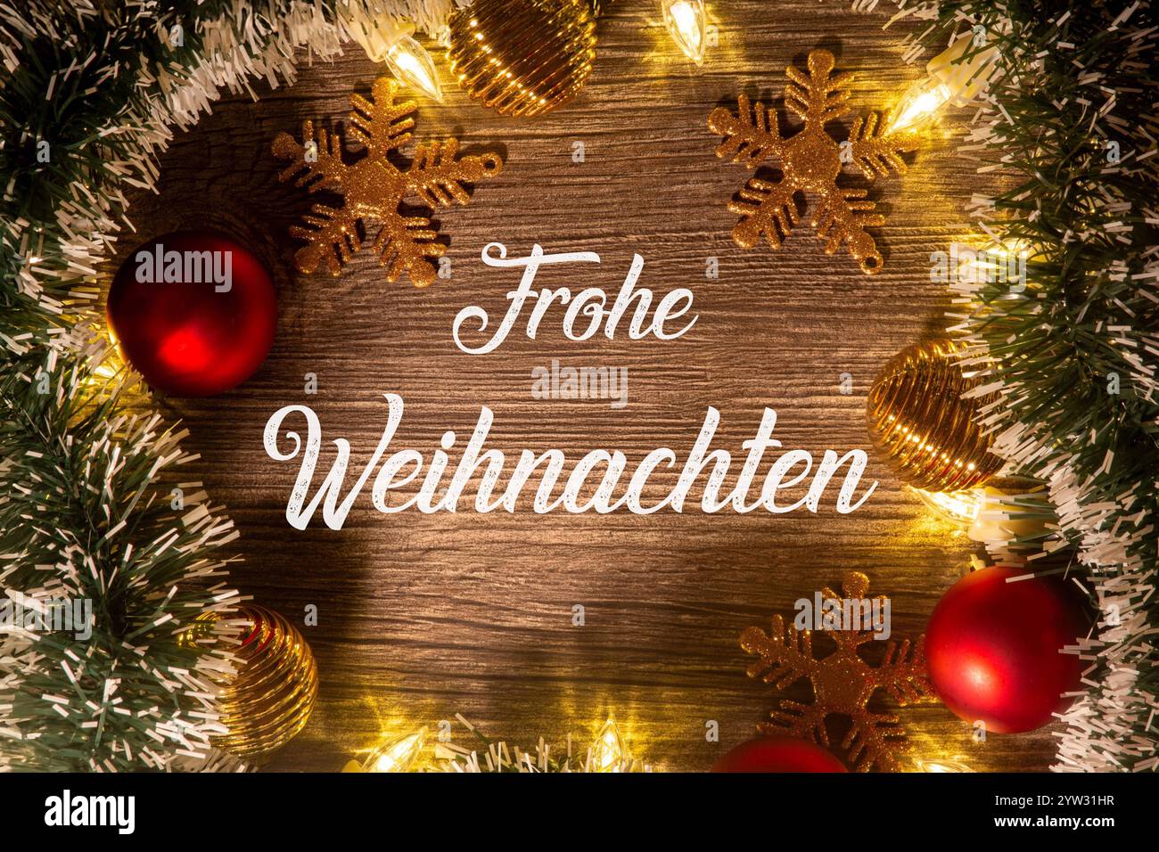 Weihnachtsgrüße: Schriftzug FROHE WEIHNACHTEN mit weihnachtlicher ...