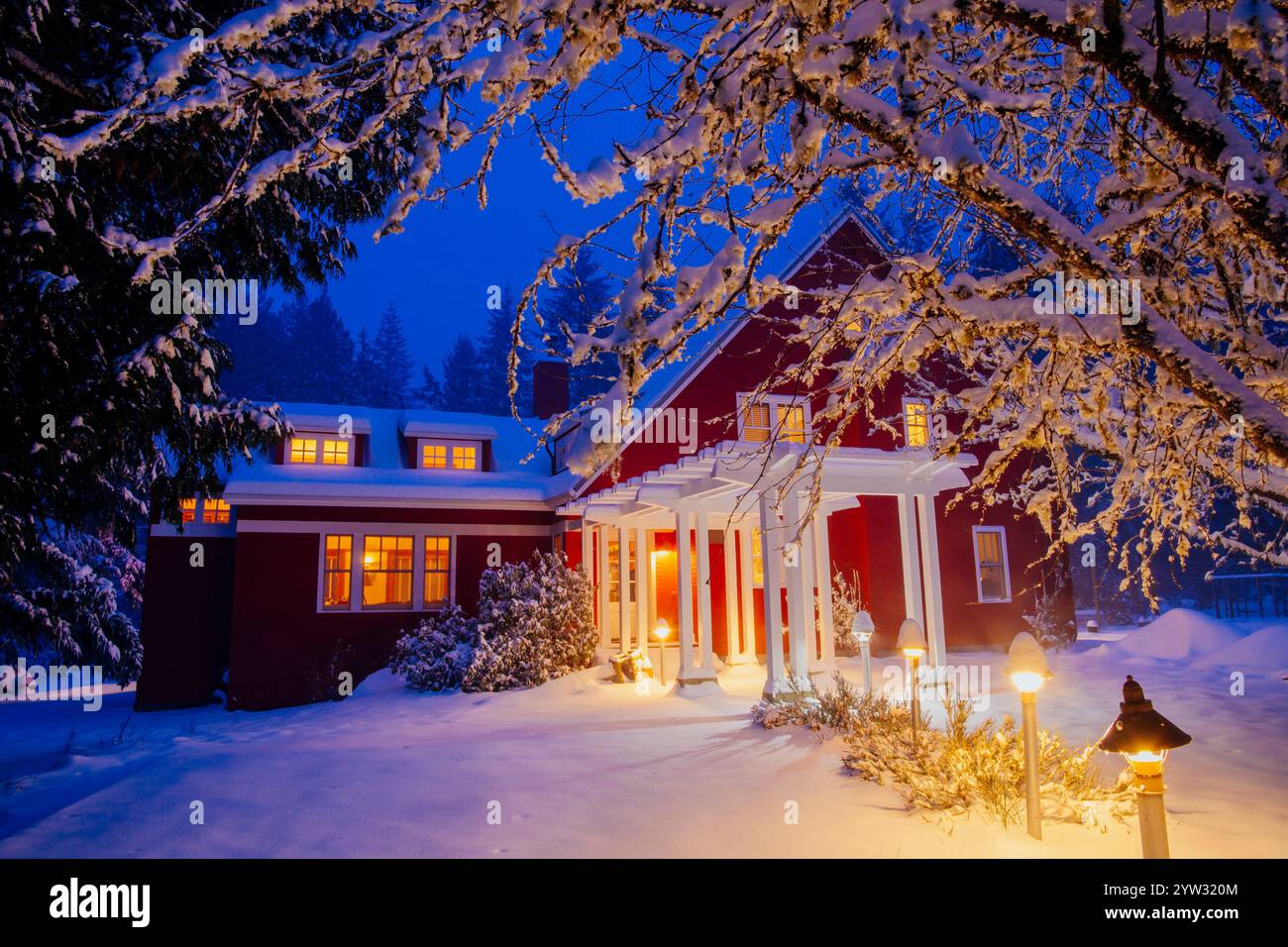 Cozy holiday scene illuminated hi-res stock photography and images - Alamy