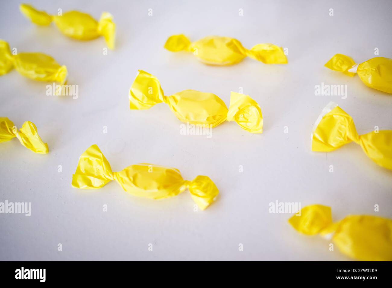 Wrapped candy hi-res stock photography and images - Alamy