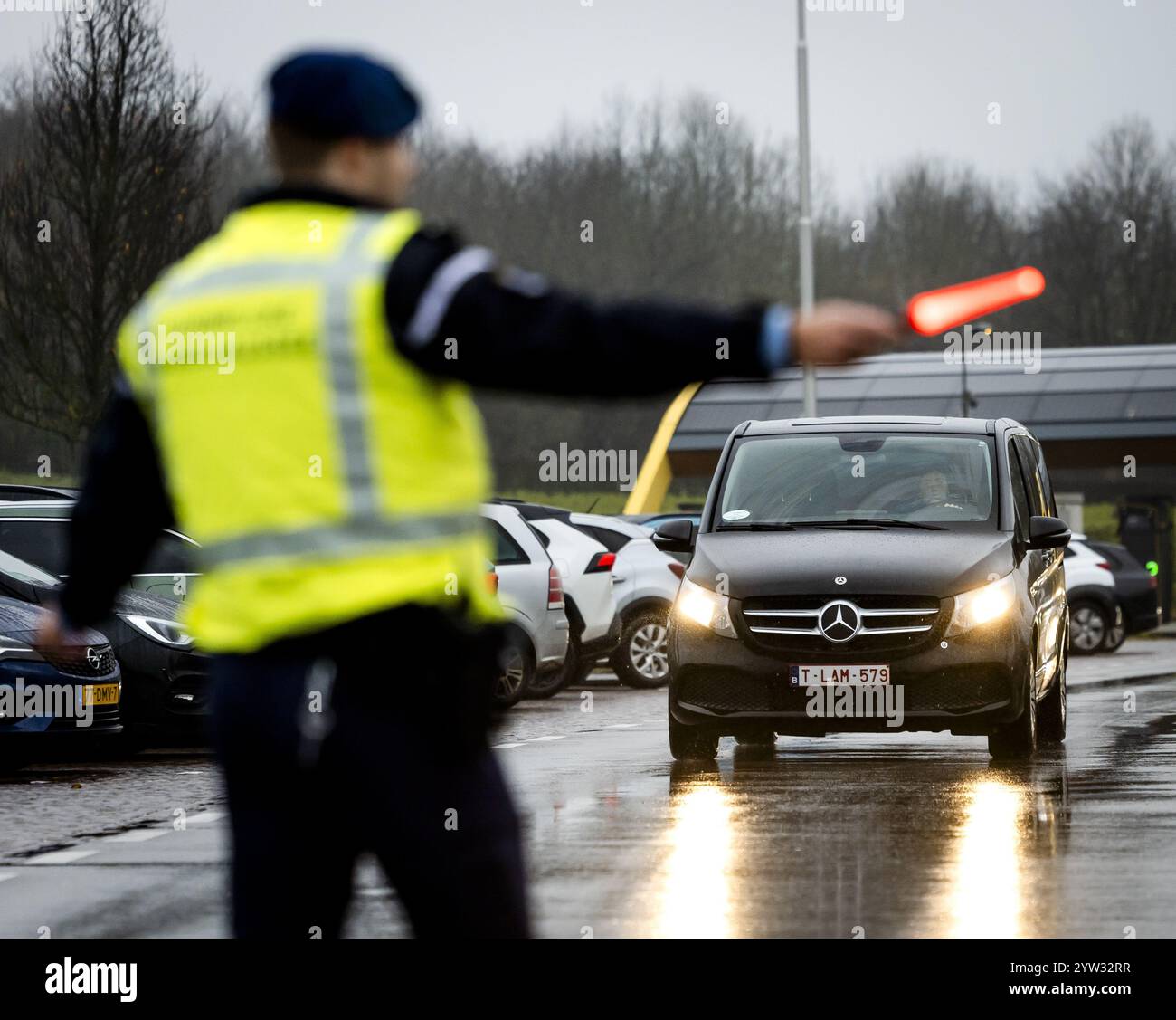 EIJSDEN - State Police detain motorists on the first day of border ...