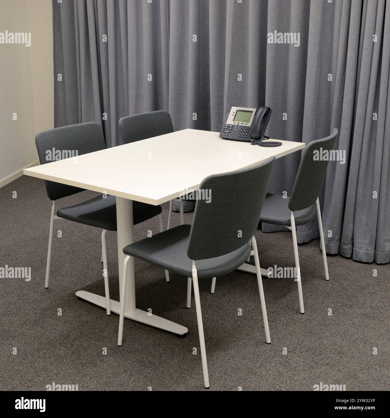 Small conference room table hi-res stock photography and images - Alamy