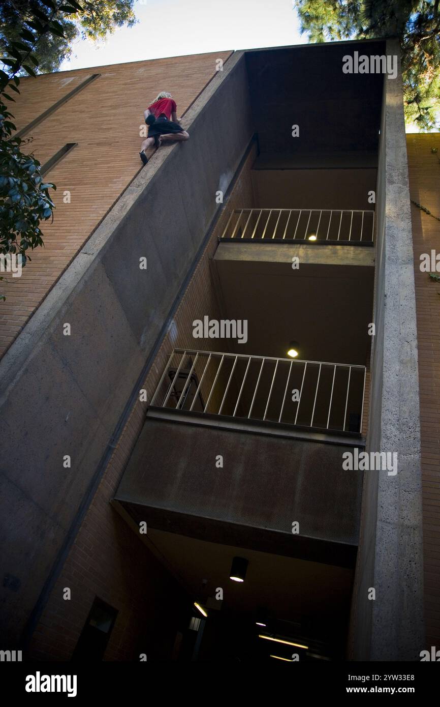 Michael Reardon scales the side of a building in LA Stock Photo - Alamy