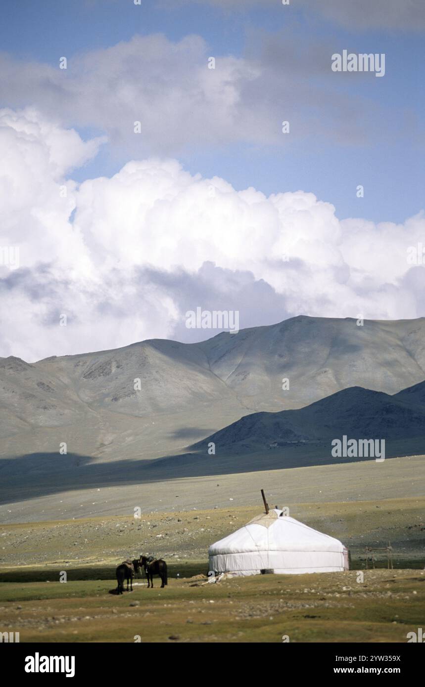 Hiking accross the Atlai Mountains, Tavanbogd National Park, Mongolia ...