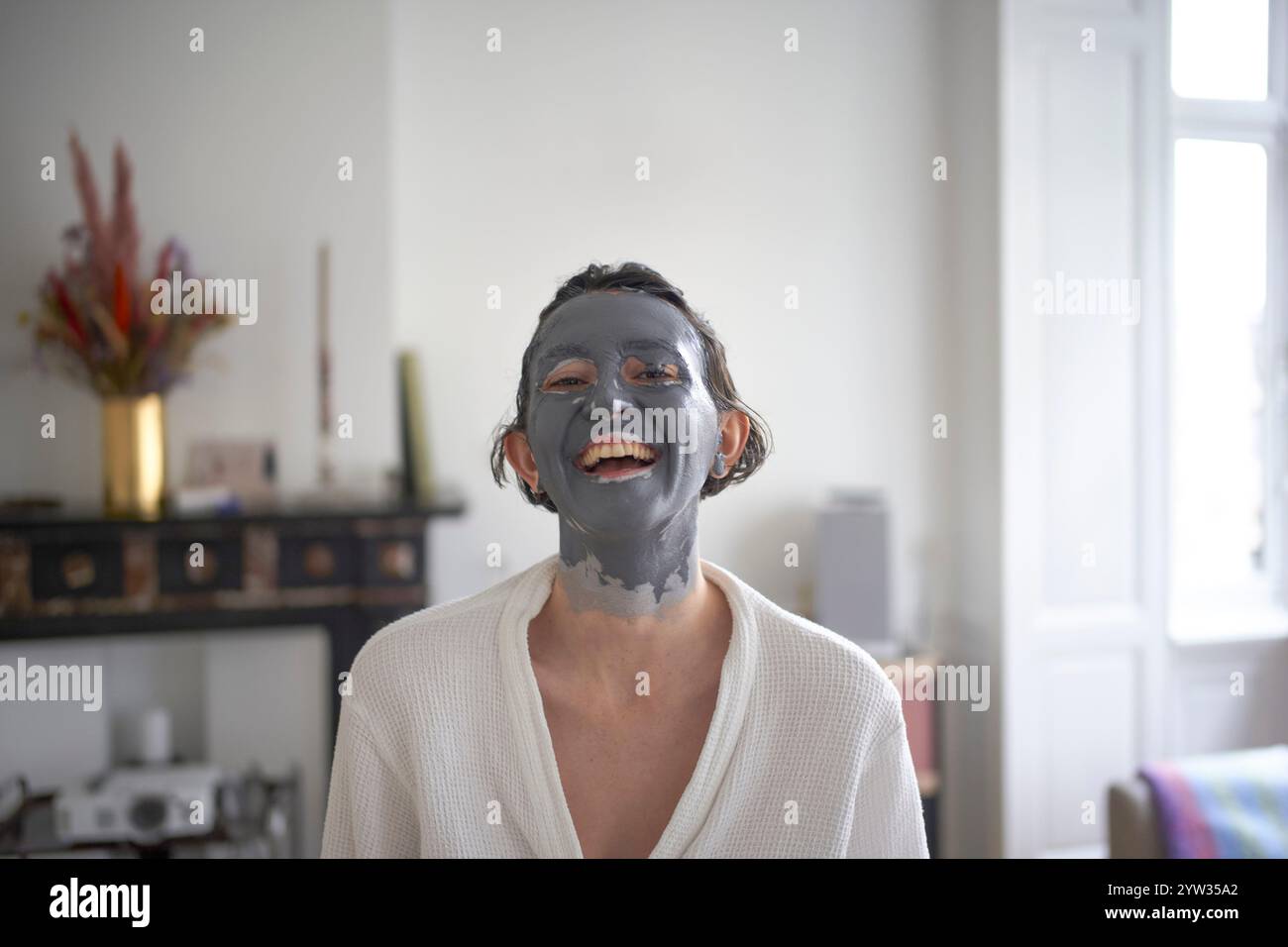 Beauty young woman radiant hi-res stock photography and images - Alamy