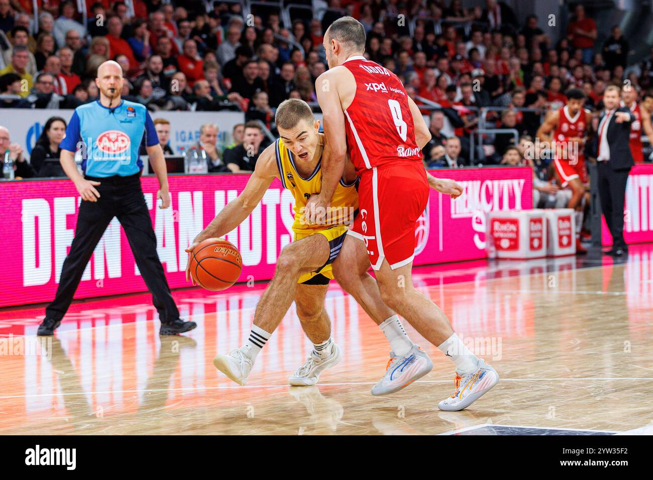 Ziga Samar (ALBA Berlin, #18), Karsten Tadda (Bamberg Baskets, #09 ...