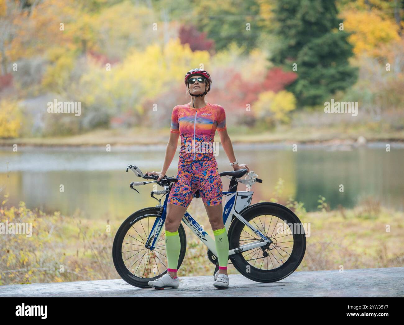 Bike with fall backdrop hi-res stock photography and images - Alamy