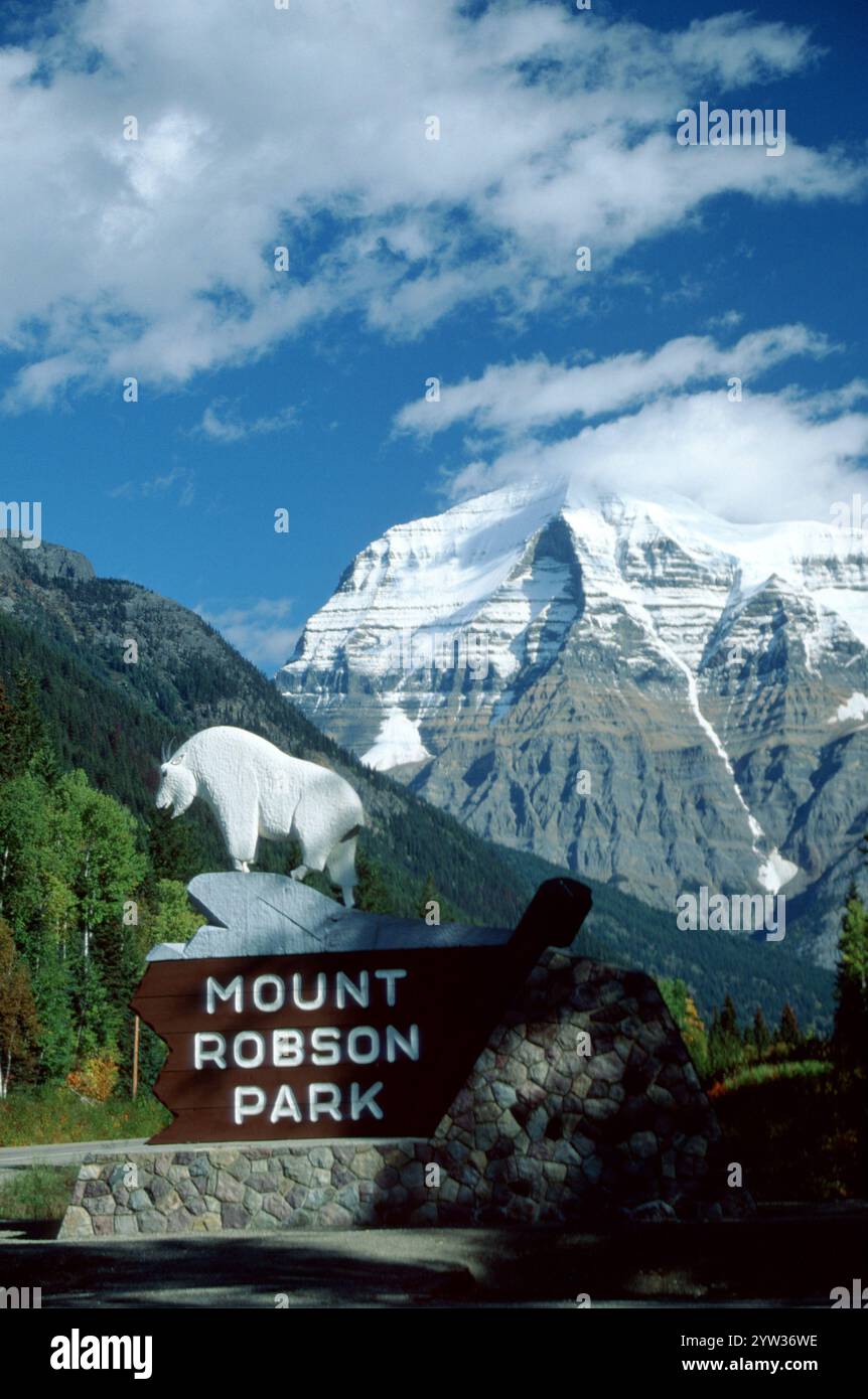 Mount Robson, Mount Robson Provincial Park, British Columbia, Canada ...