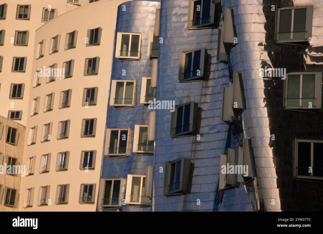 Facade of Tower block, the Gehry House, architect Frank Gehry ...