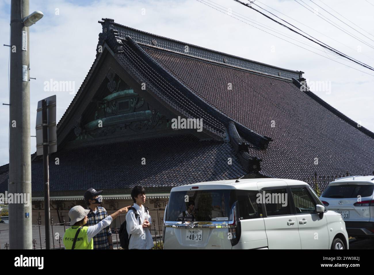 People asking for directions on the street, otani Hongan-ji Hakodate ...