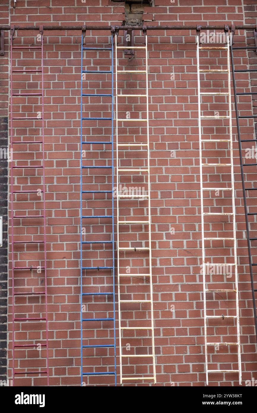Ladders walls hi-res stock photography and images - Alamy