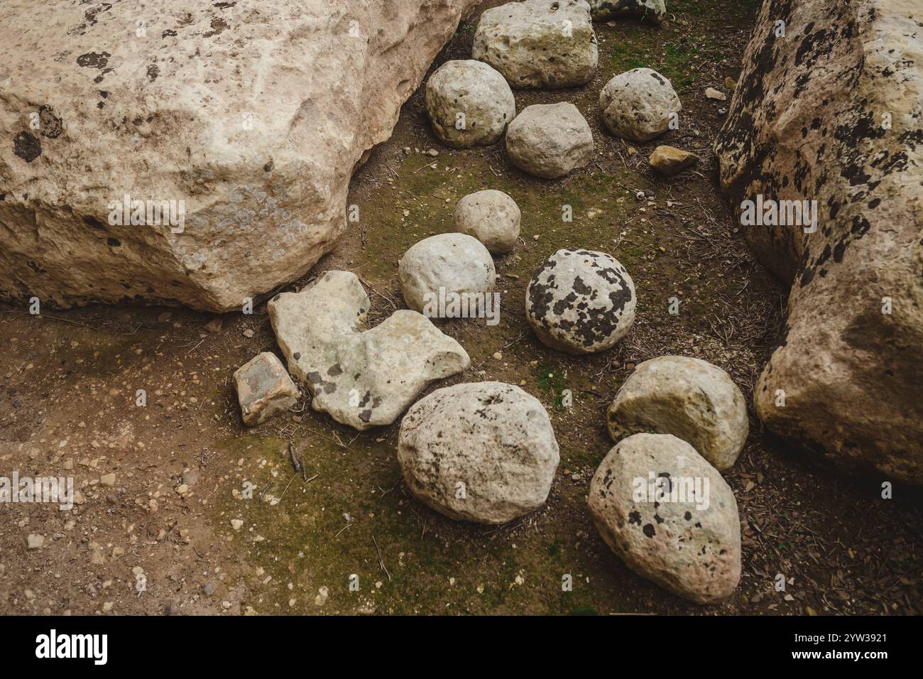 Round stones hi-res stock photography and images - Alamy