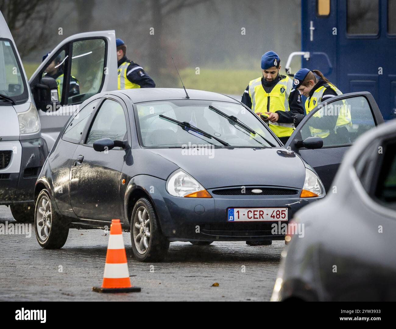 EIJSDEN - State Police detain motorists on the first day of border ...