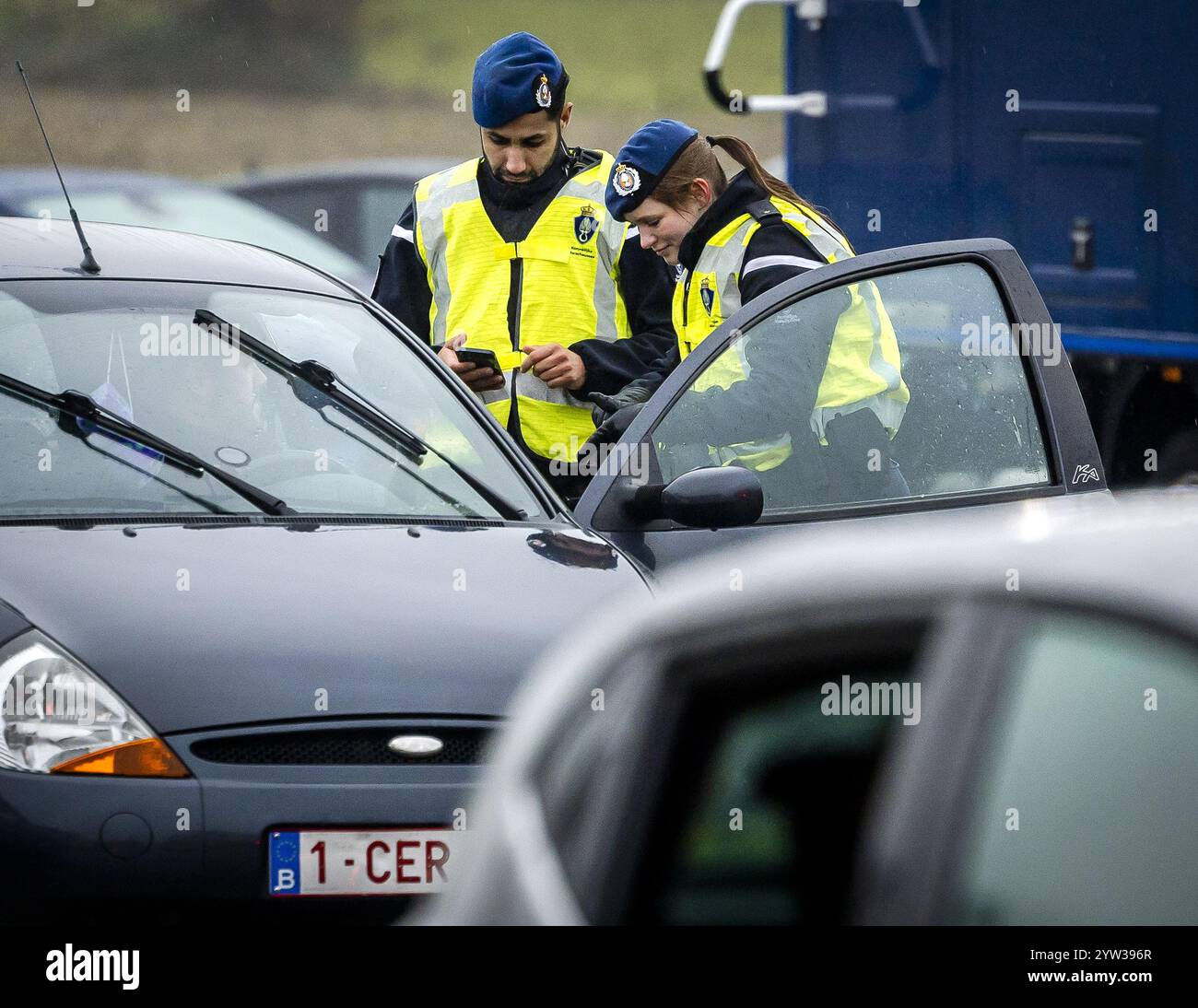 EIJSDEN - State Police detain motorists on the first day of border ...