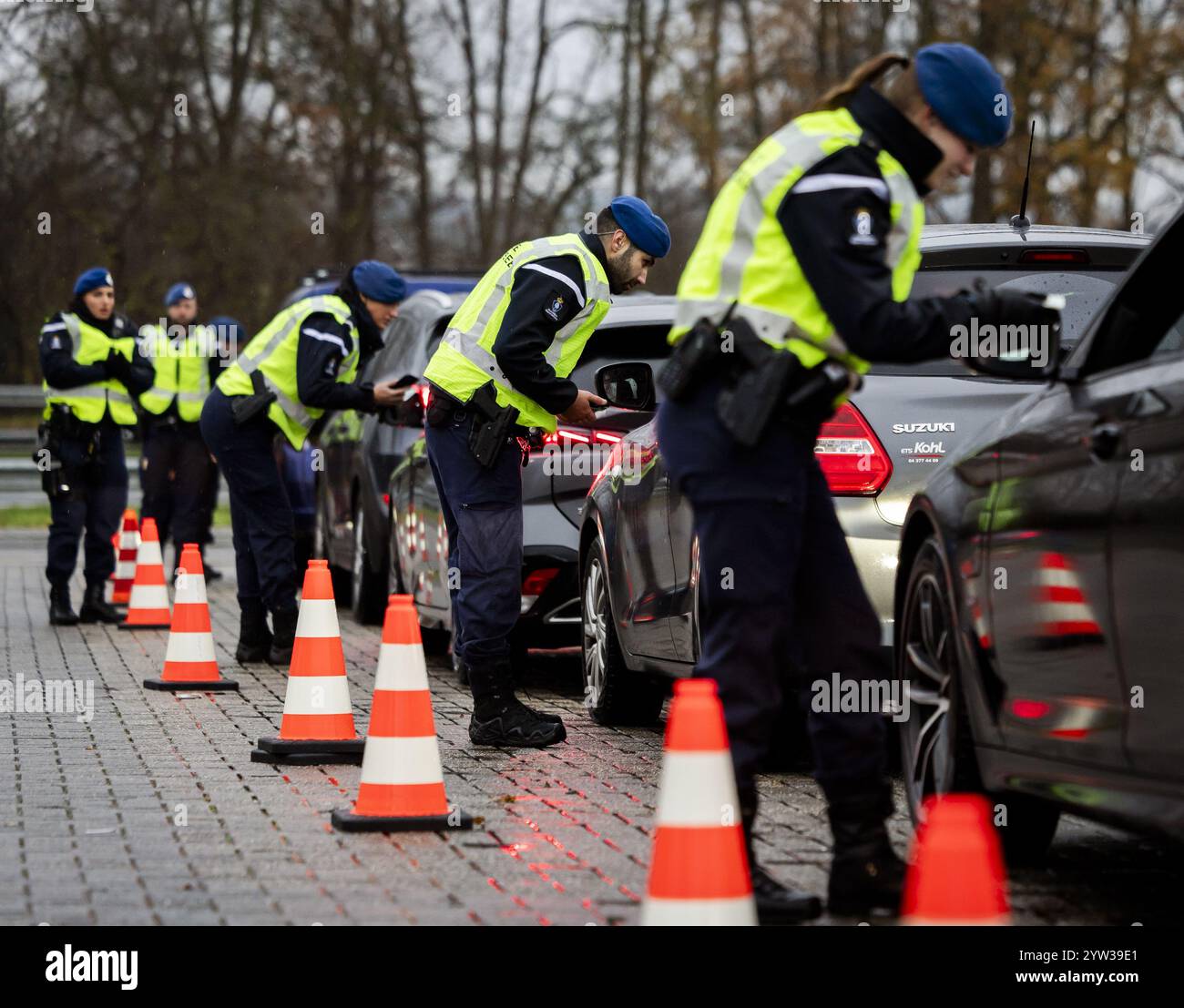 EIJSDEN - State Police detain motorists on the first day of border ...