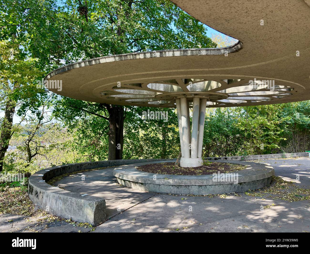 Midcentury circular pavilion in Bellevue Park in Cincinnati Stock Photo ...