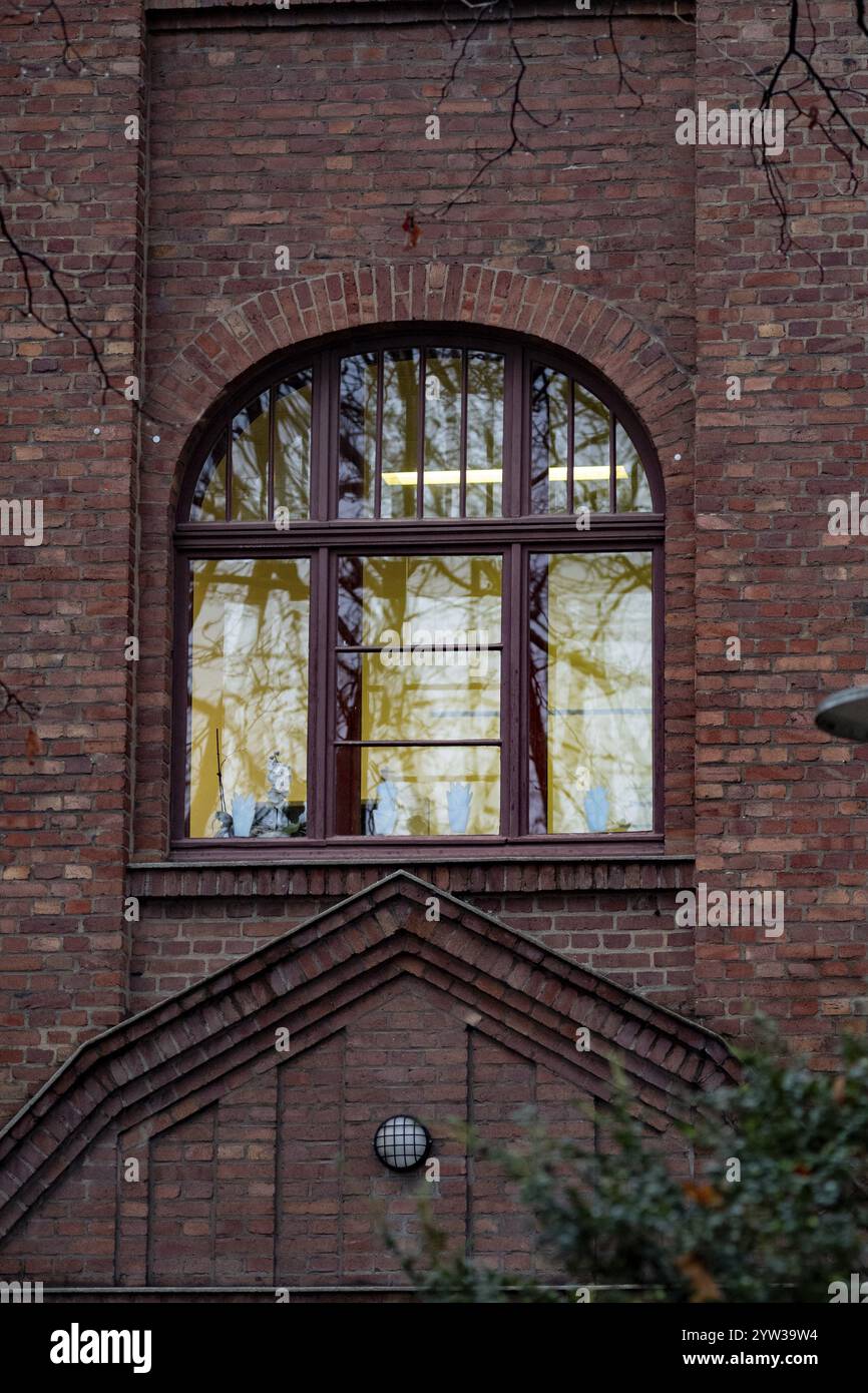 Of 100 years old industrieal buildings, windows Stock Photo - Alamy