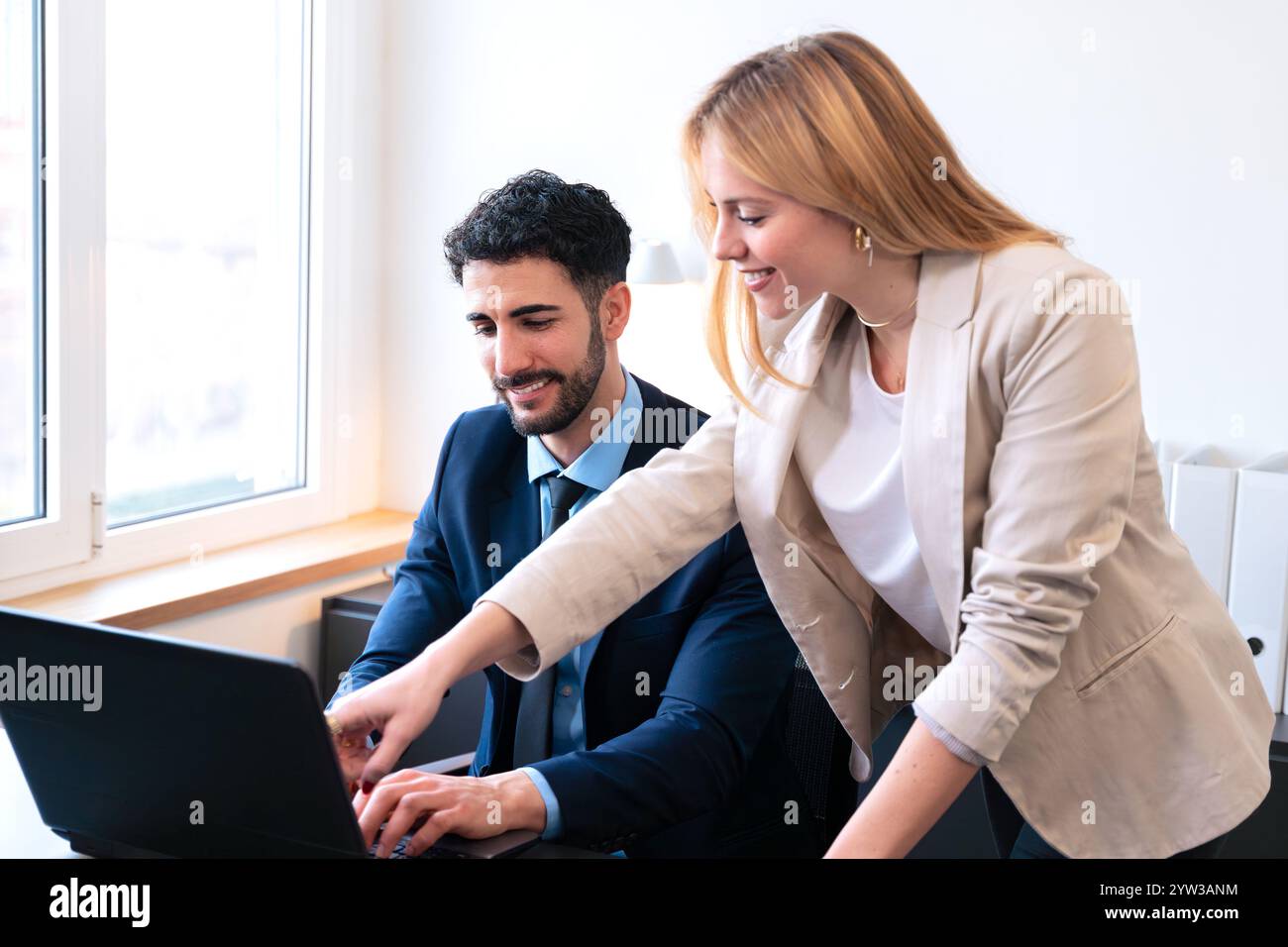 Woman in professional setting hi-res stock photography and images - Alamy