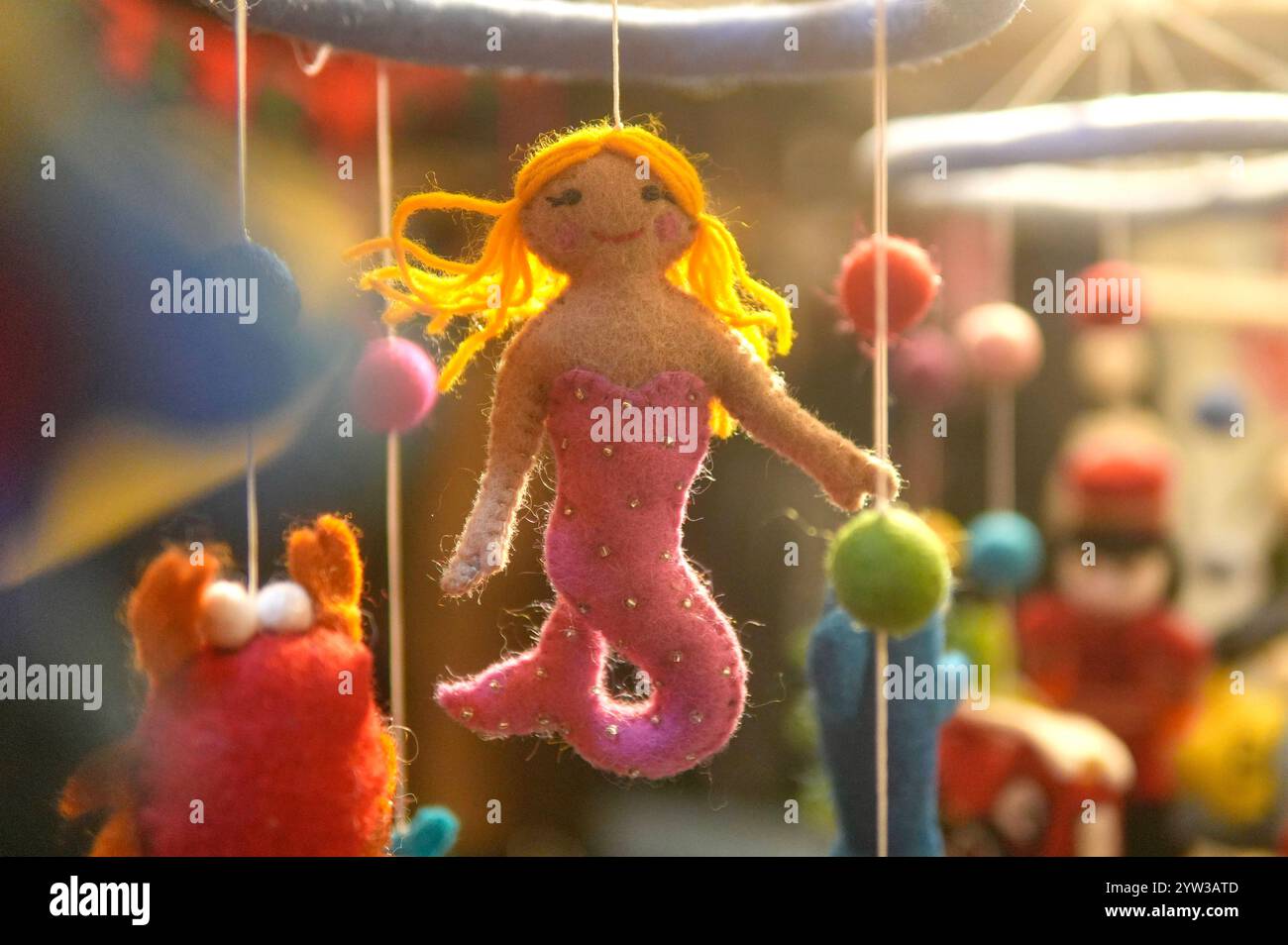 Meerjungfrau aus Filz auf dem Alt-Rixdorfer Weihnachtsmarkt rund um den ...