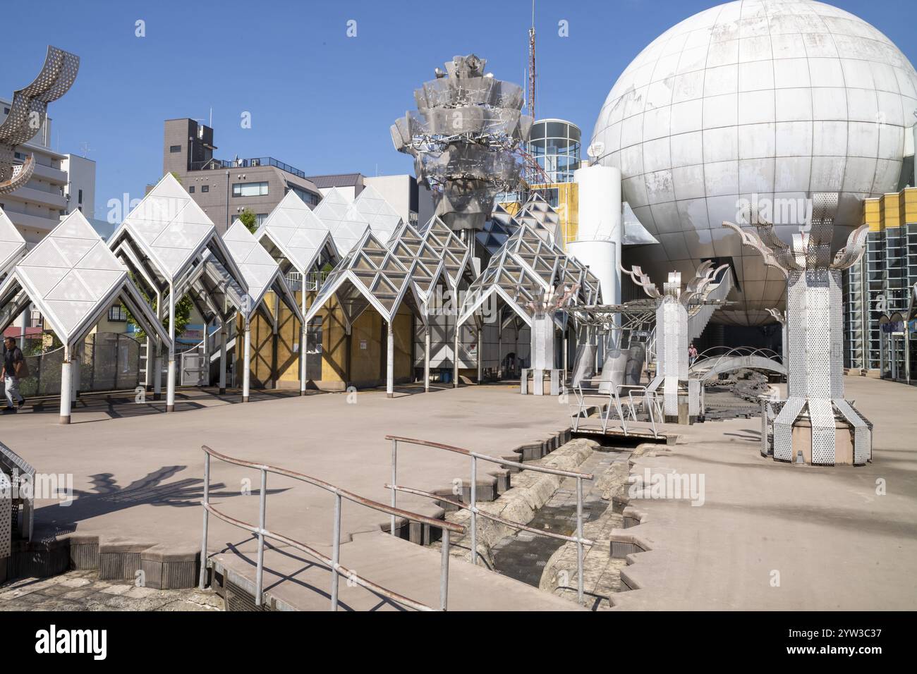 Shonandai Cultural Centre in Fujisawa, designed by Itsuko Hasegawa in ...