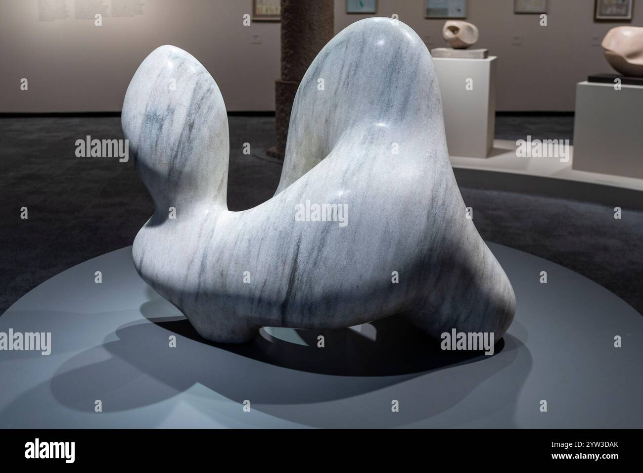 Hans ARP, Femme-paysage, 1962, marble, Exhibition hall with abstract ...