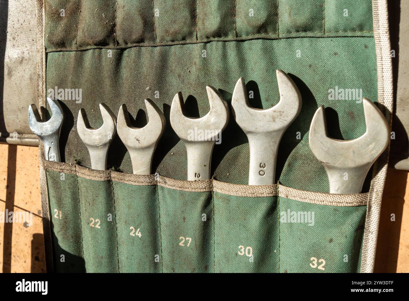 Mechanic workspace hi-res stock photography and images - Alamy