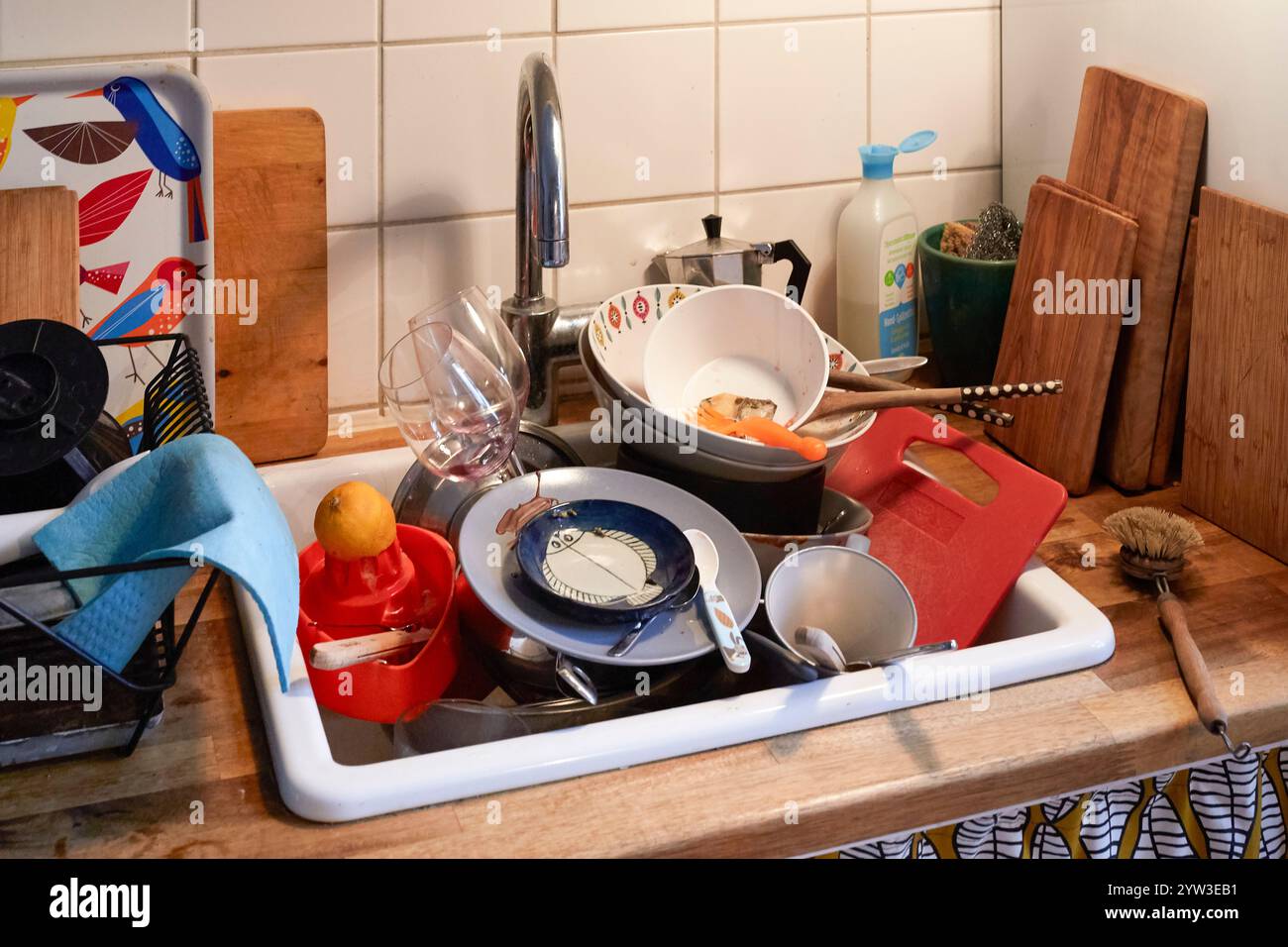 Dirty pots pans hi-res stock photography and images - Alamy