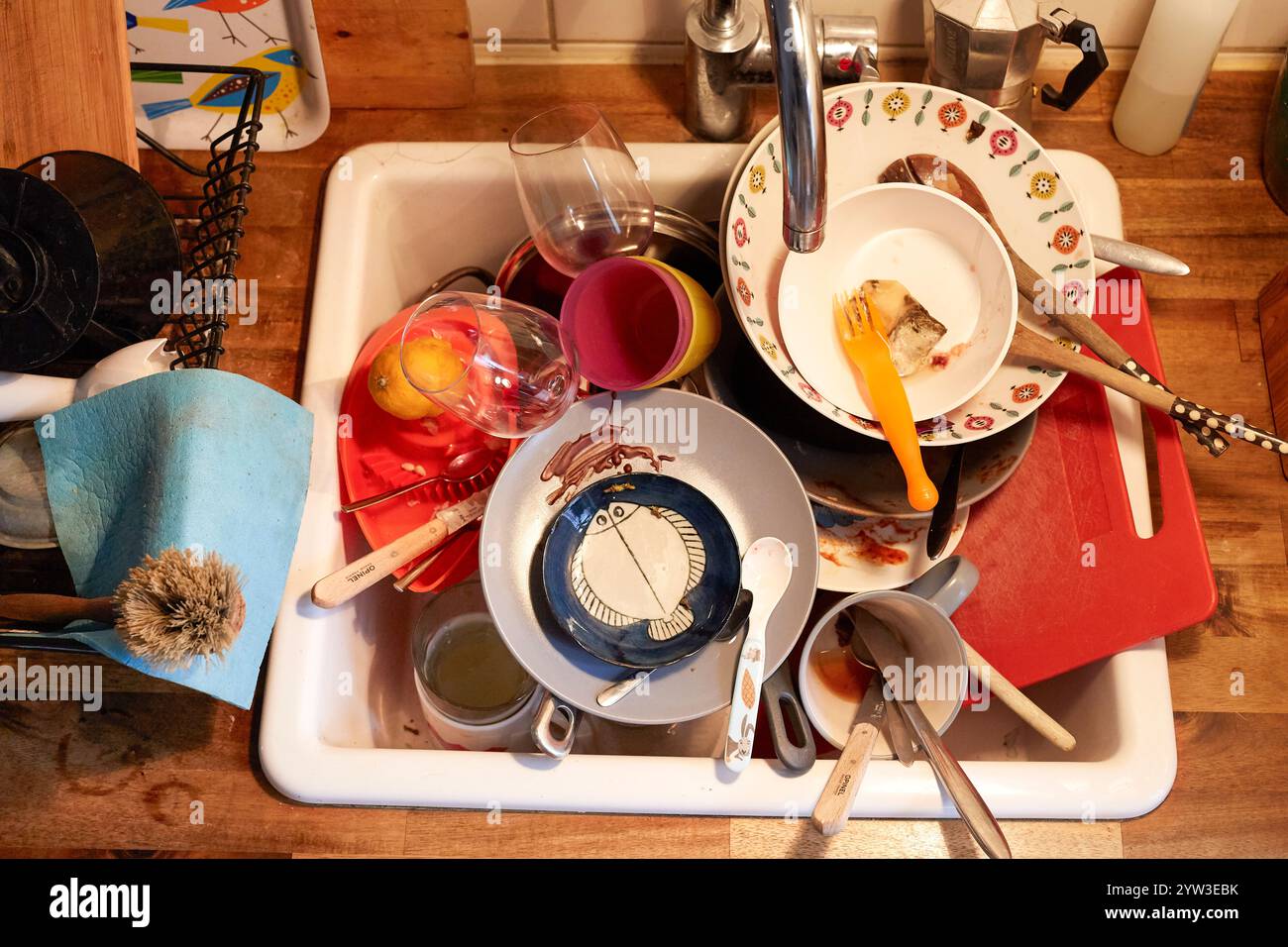 Dirty dishes including plates hi-res stock photography and images - Alamy