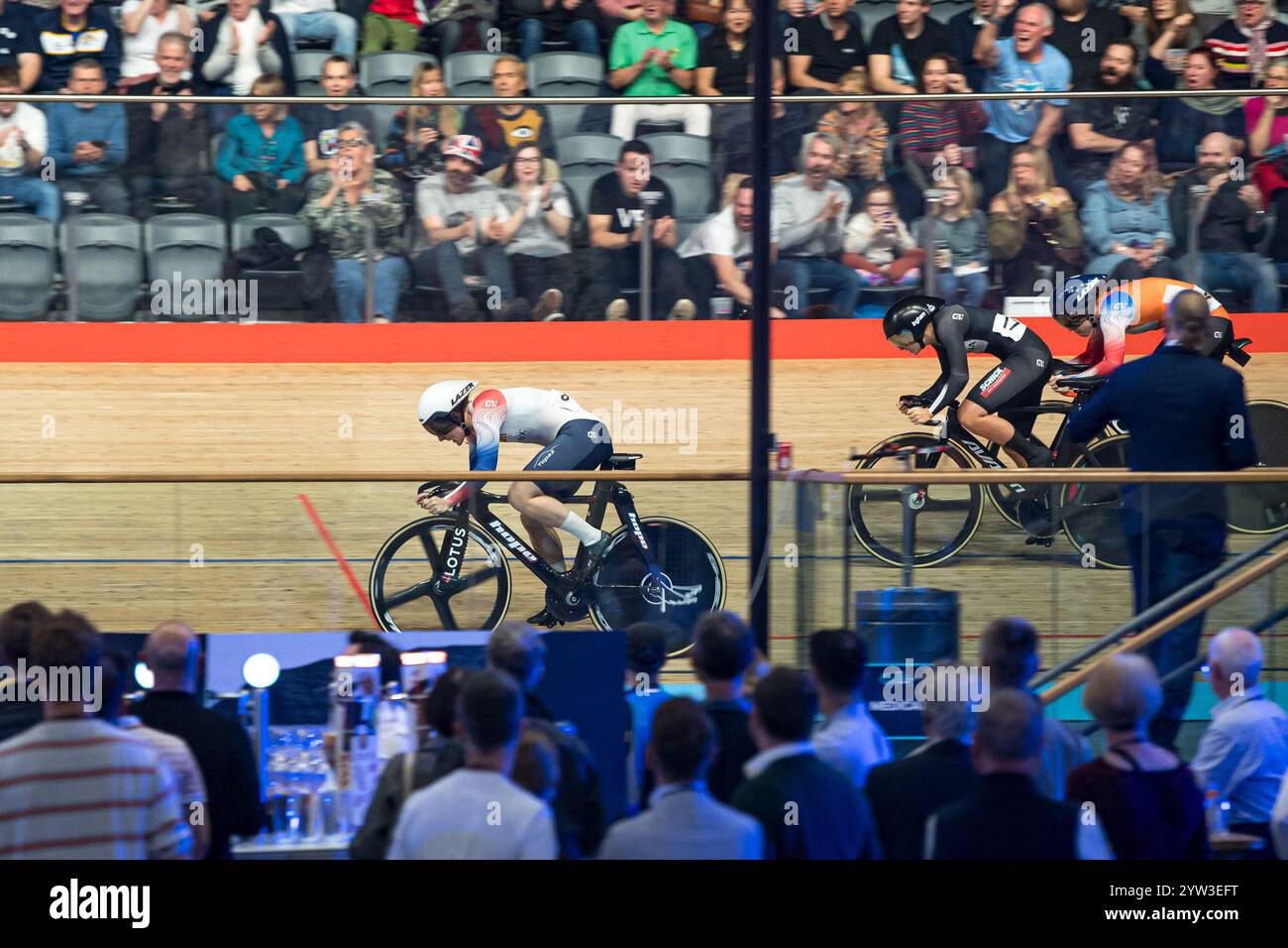 London, UK. 06th Dec, 2024. Katy Marchant of United Kingdom, leads ...