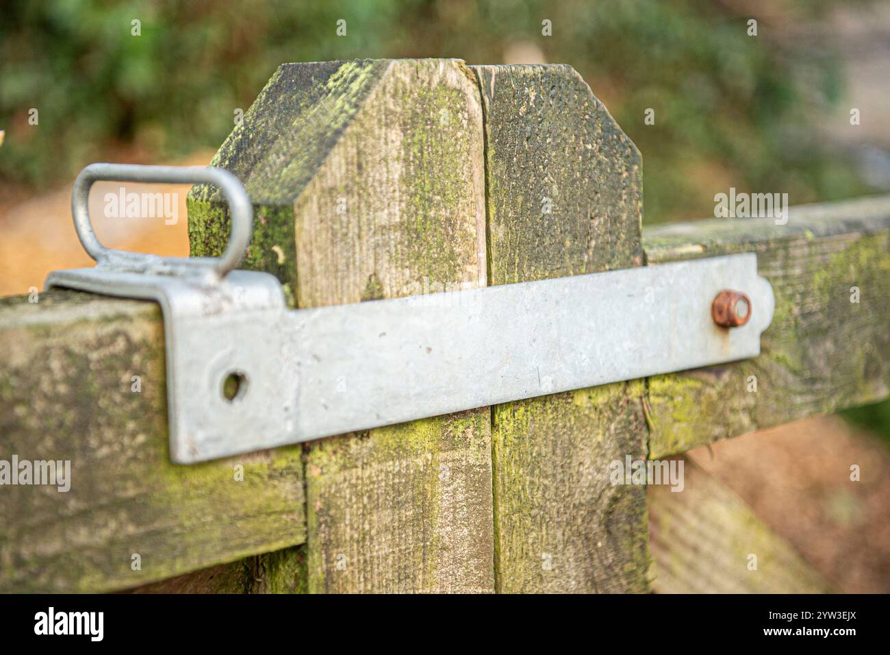 Wooden timber gate hi-res stock photography and images - Alamy