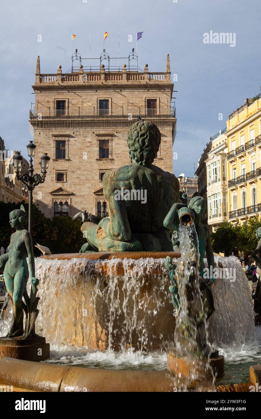 The fountain in the Plaza de la Virgen in Valencia is called Turia ...