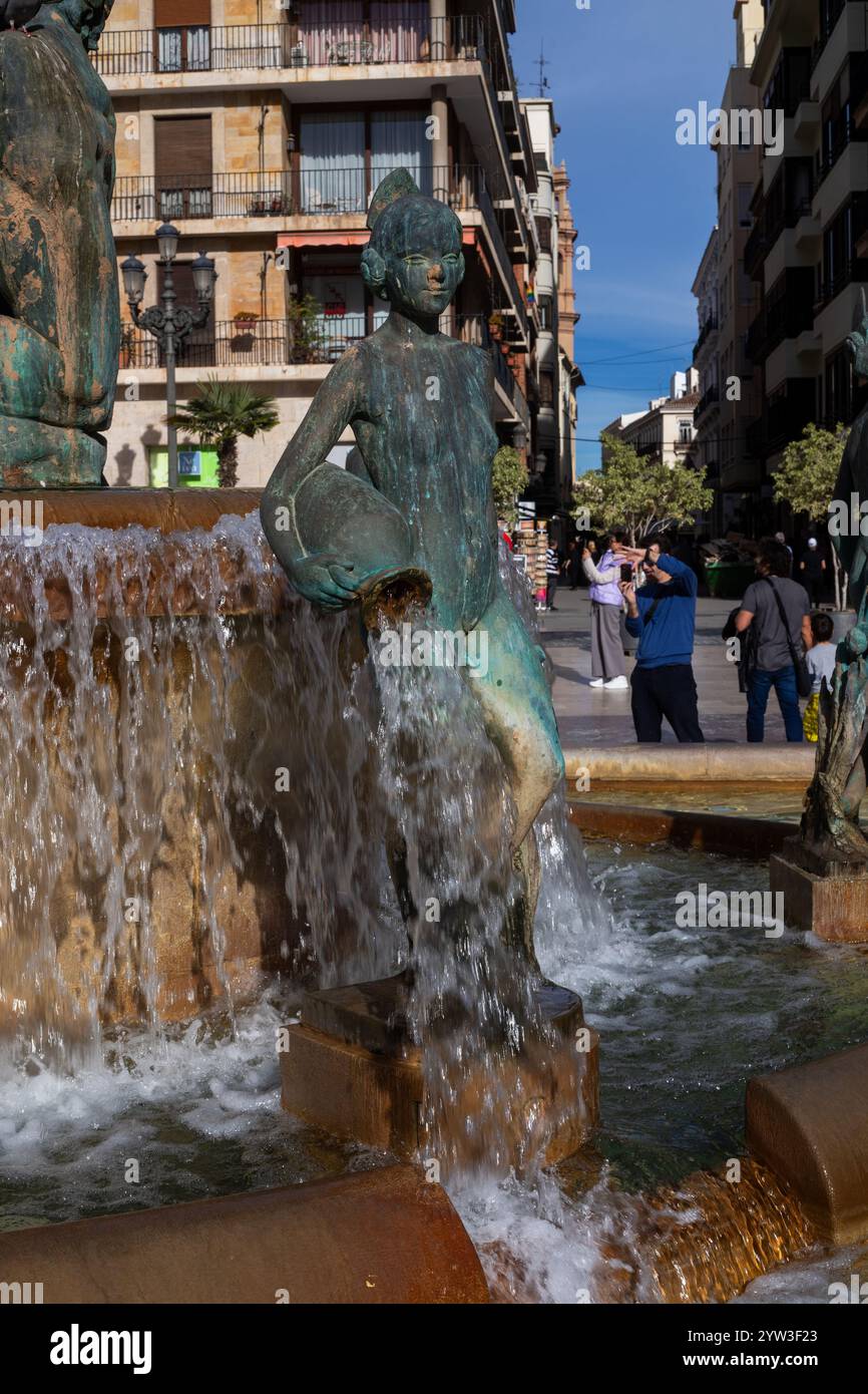 The fountain in the Plaza de la Virgen in Valencia is called Turia ...