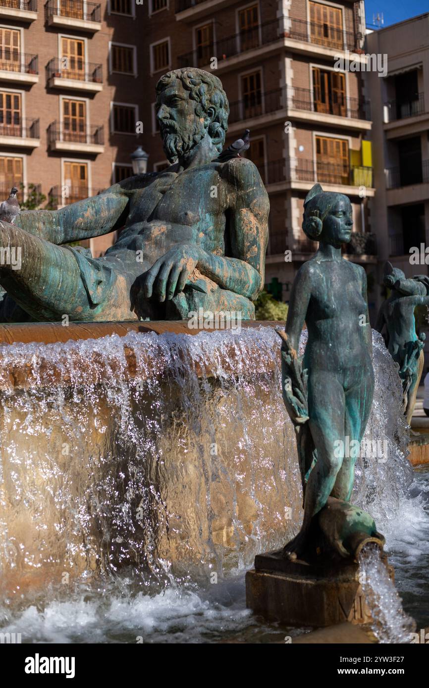 The fountain in the Plaza de la Virgen in Valencia is called Turia ...