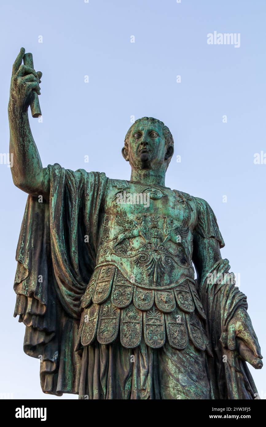 the bronze bust of the emperor Caesar Augustus Stock Photo - Alamy