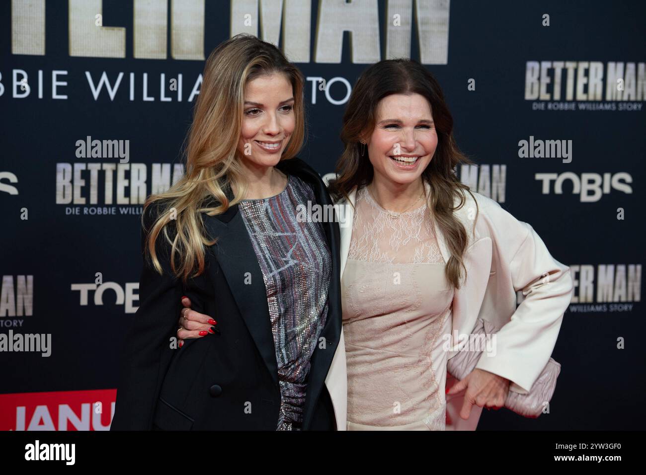 v.l. Isabel VOLLMER, Schauspielerin, Tabea HEYNIG, Schauspielerin ...