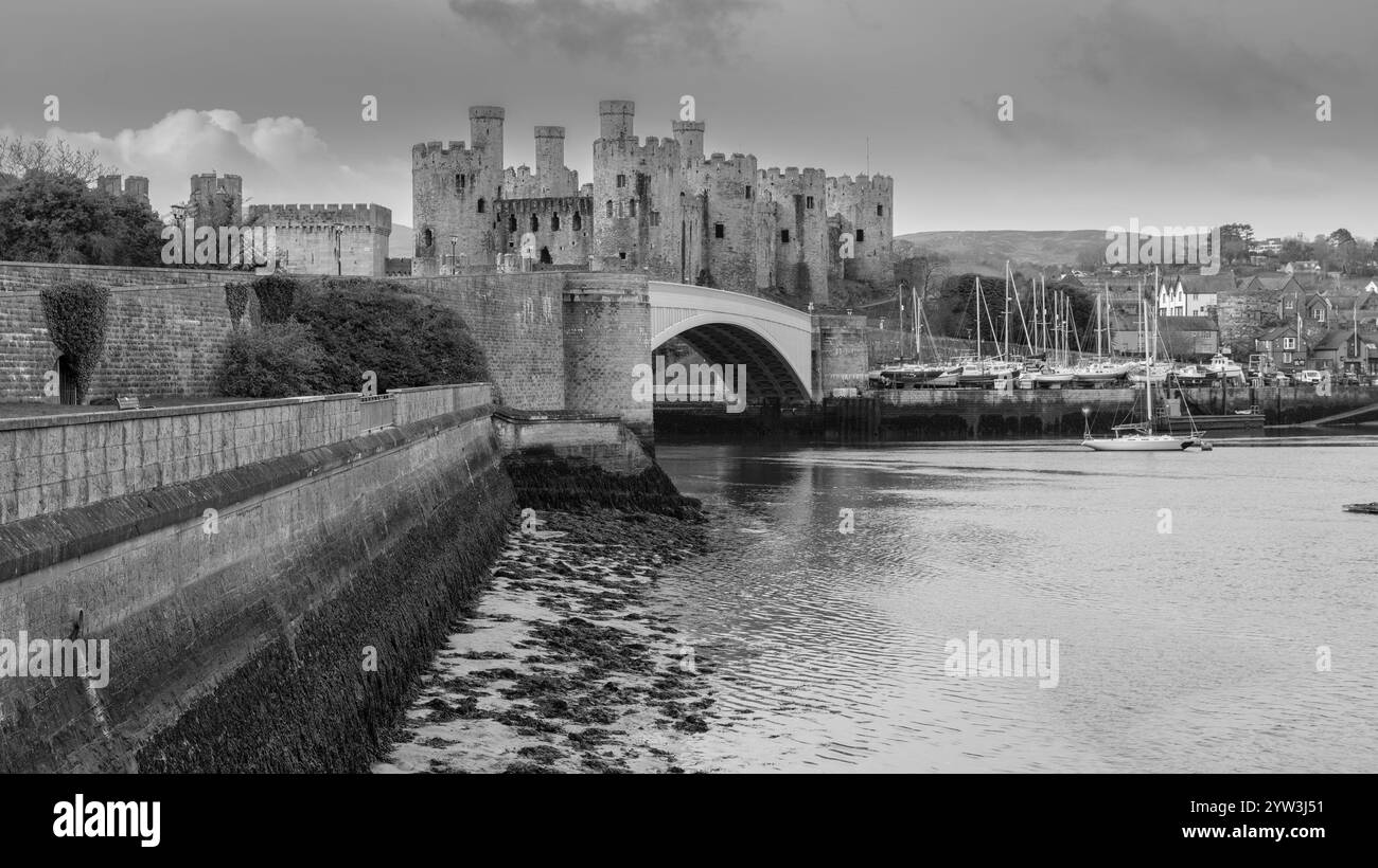 Conwy castle night hi-res stock photography and images - Alamy