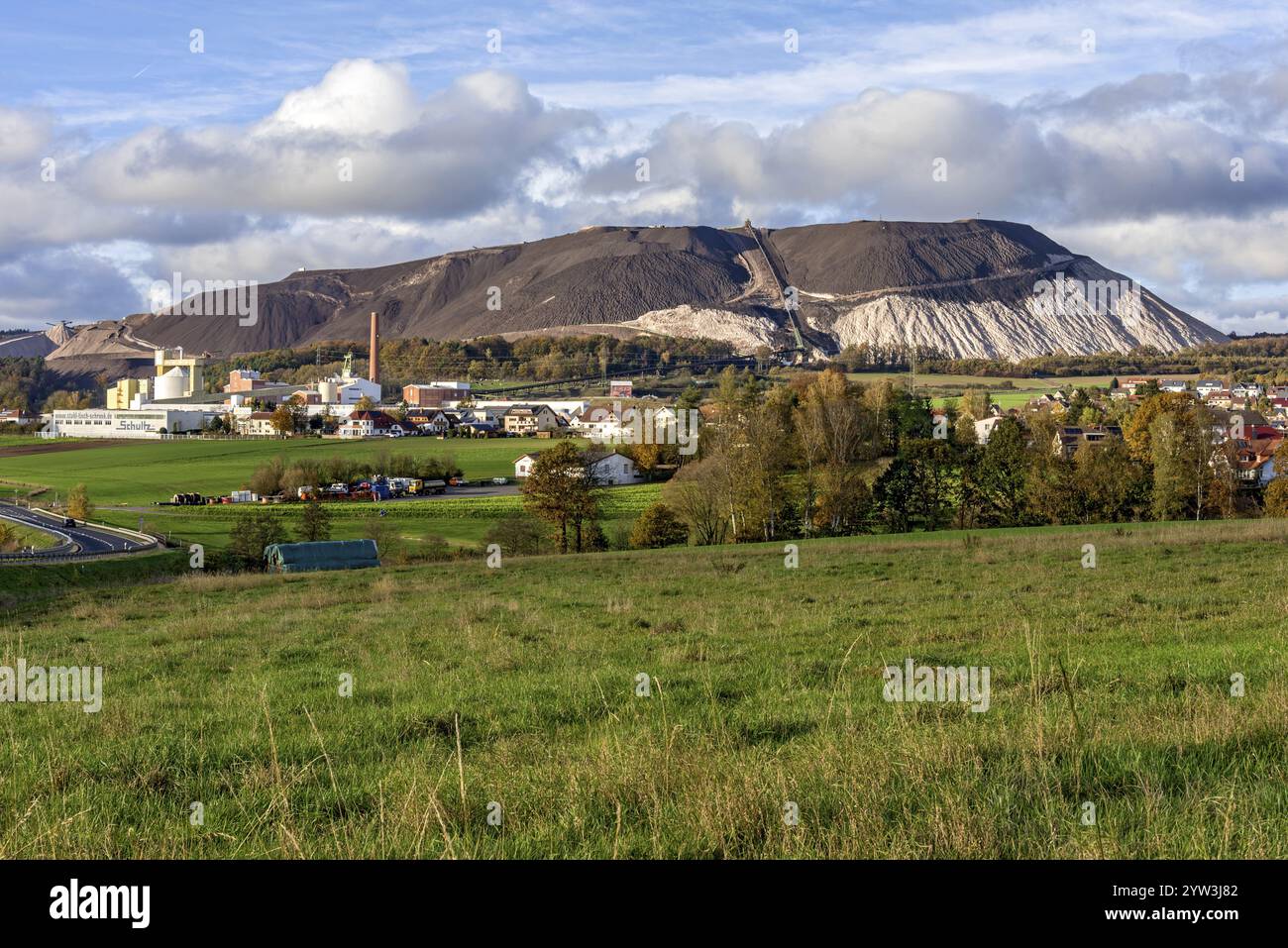 Slag pile hi-res stock photography and images - Alamy