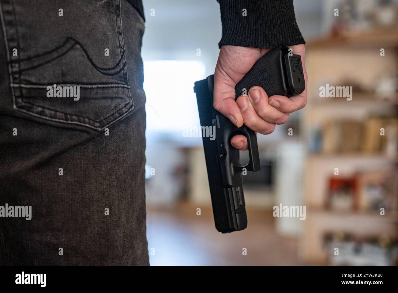 Sei pistole hi-res stock photography and images - Alamy