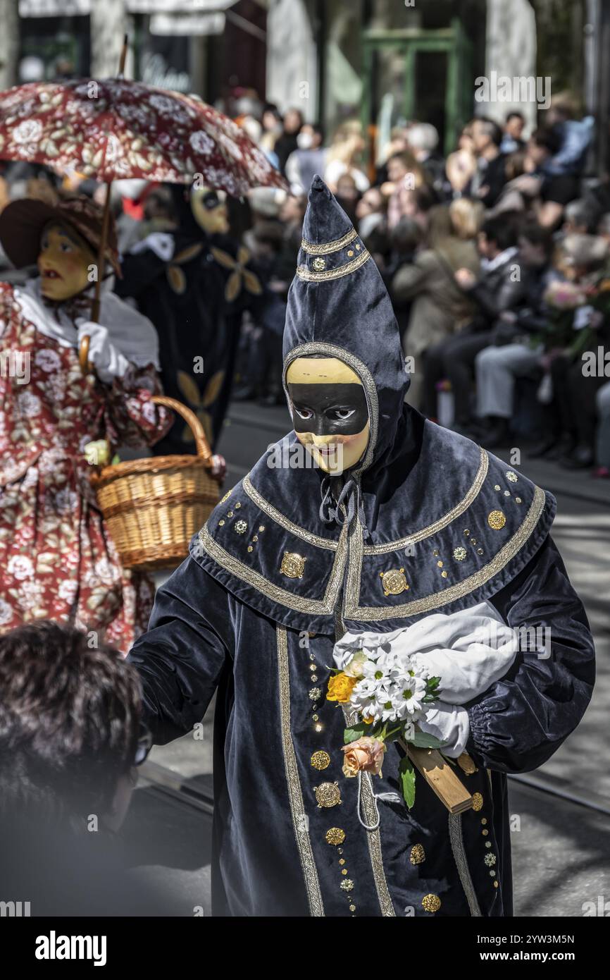 Participants dressed up as jesters from the guest canton of Schwyz ...