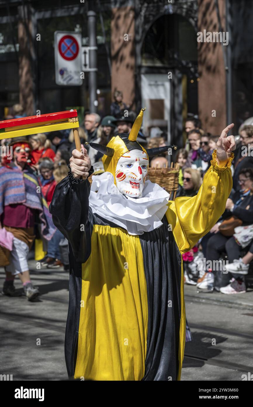 Participants dressed up as jesters from the guest canton of Schwyz ...