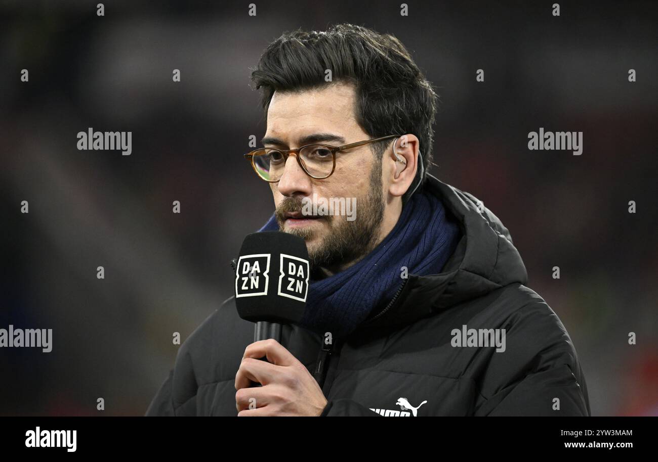 Mario Rieker DAZN reporter, in interview Microphone Microphone Logo ...