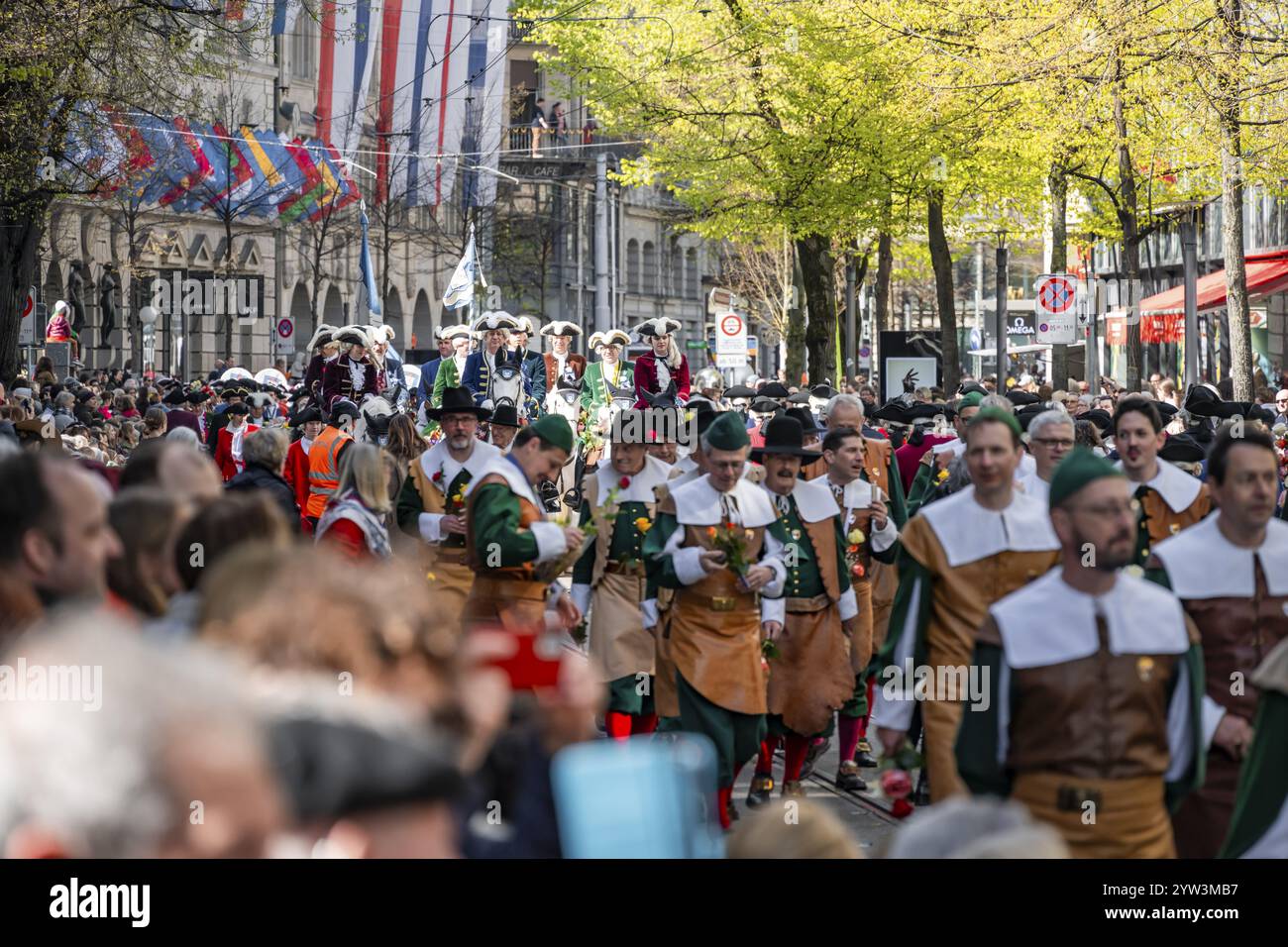 Parade of historically costumed guildsmen, Sechselaeuten or ...
