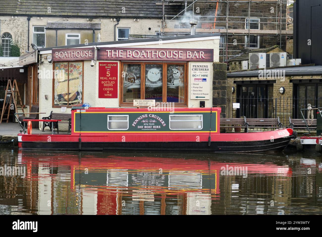 Canal Boat outside The Boathouse Bar on The Leeds and Liverpool Canal ...