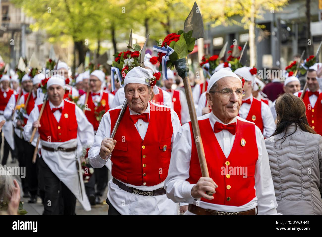 Historically costumed guild members, Zunft zum Widder, Zurich Old Town ...