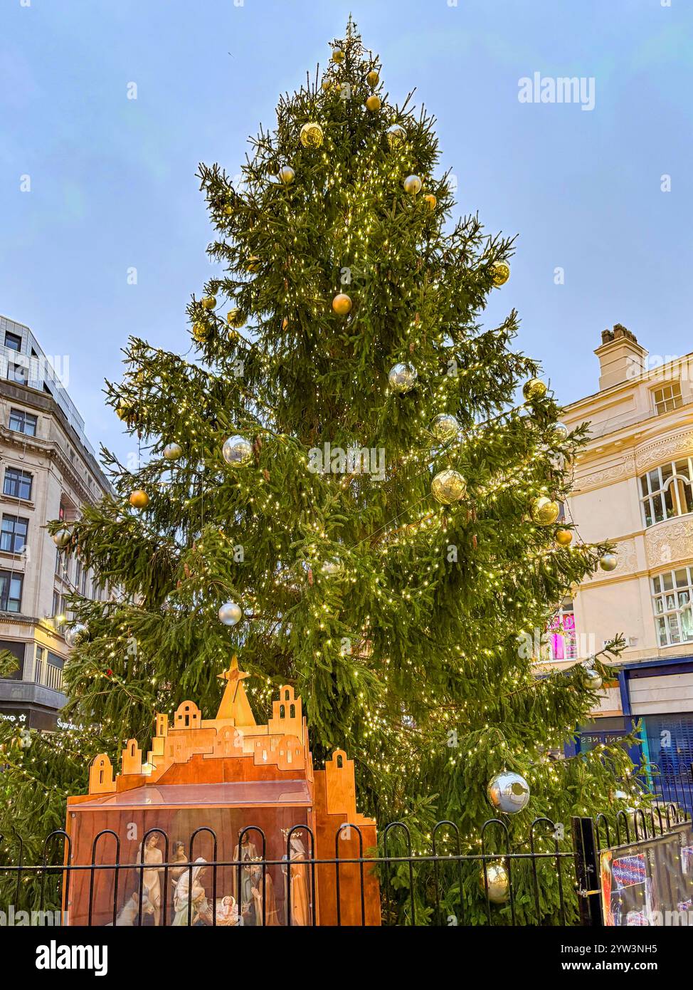 Christmas tree Liverpool Lord Street Stock Photo - Alamy