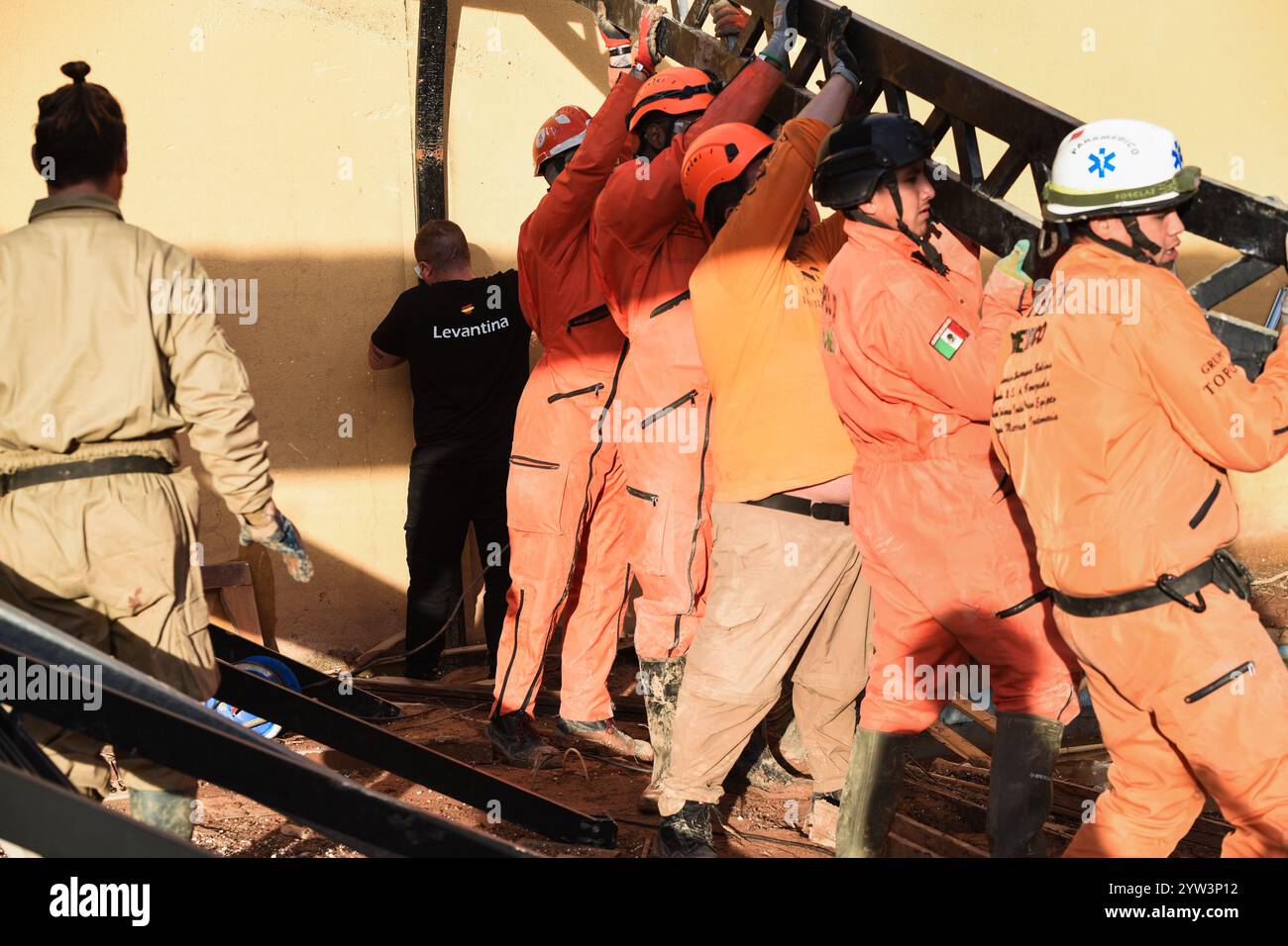 Brigada Topos Tlatelolco. First aid support and rescue team in calamity ...
