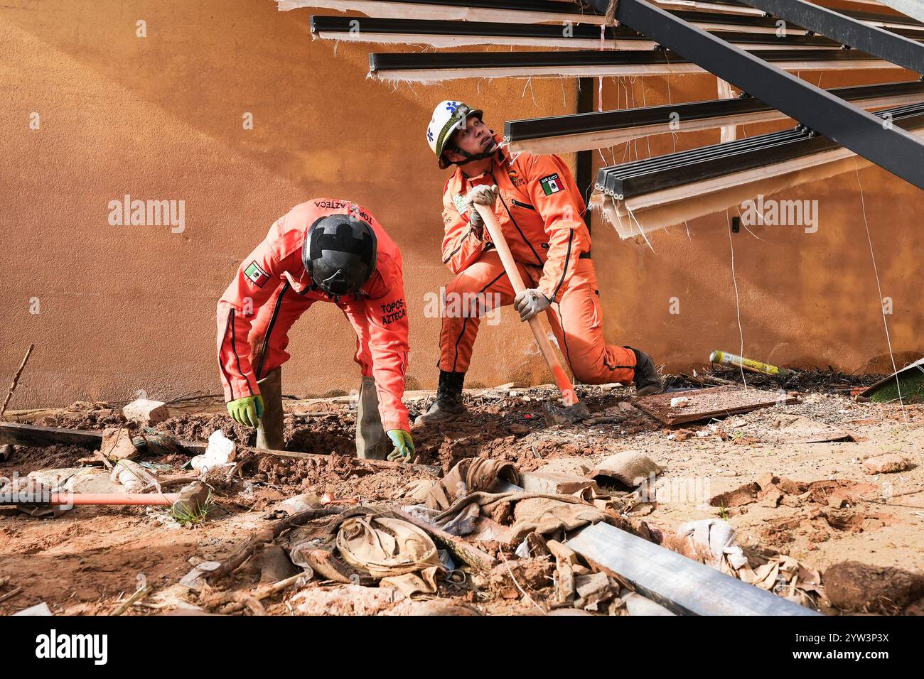 Brigada Topos Tlatelolco. First aid support and rescue team in calamity ...