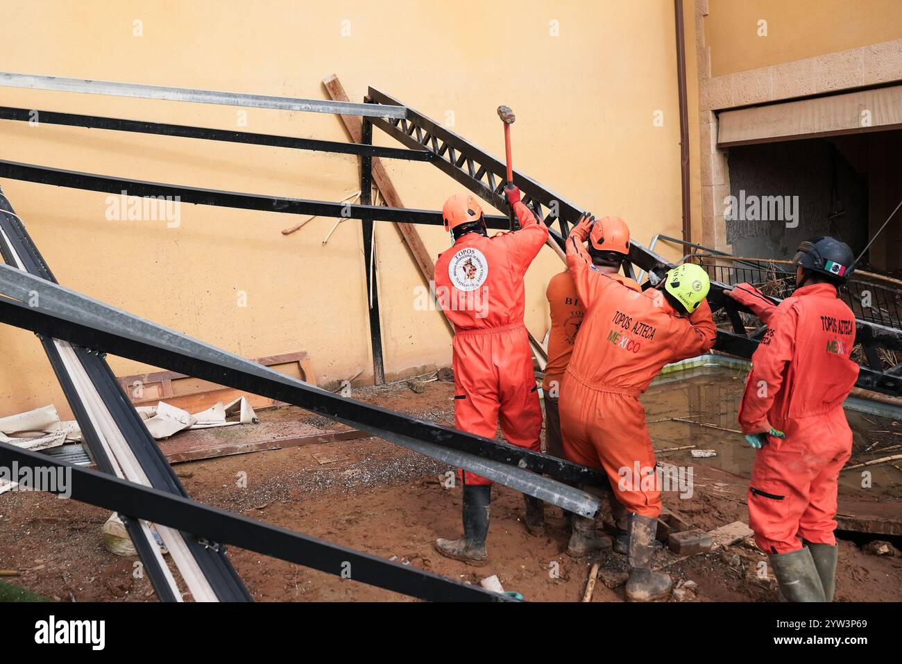 Brigada Topos Tlatelolco. First aid support and rescue team in calamity ...