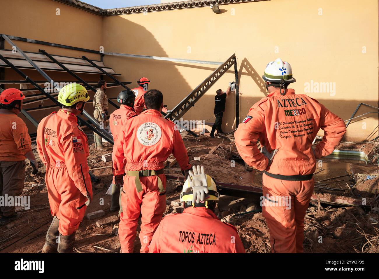 Brigada Topos Tlatelolco. First aid support and rescue team in calamity ...